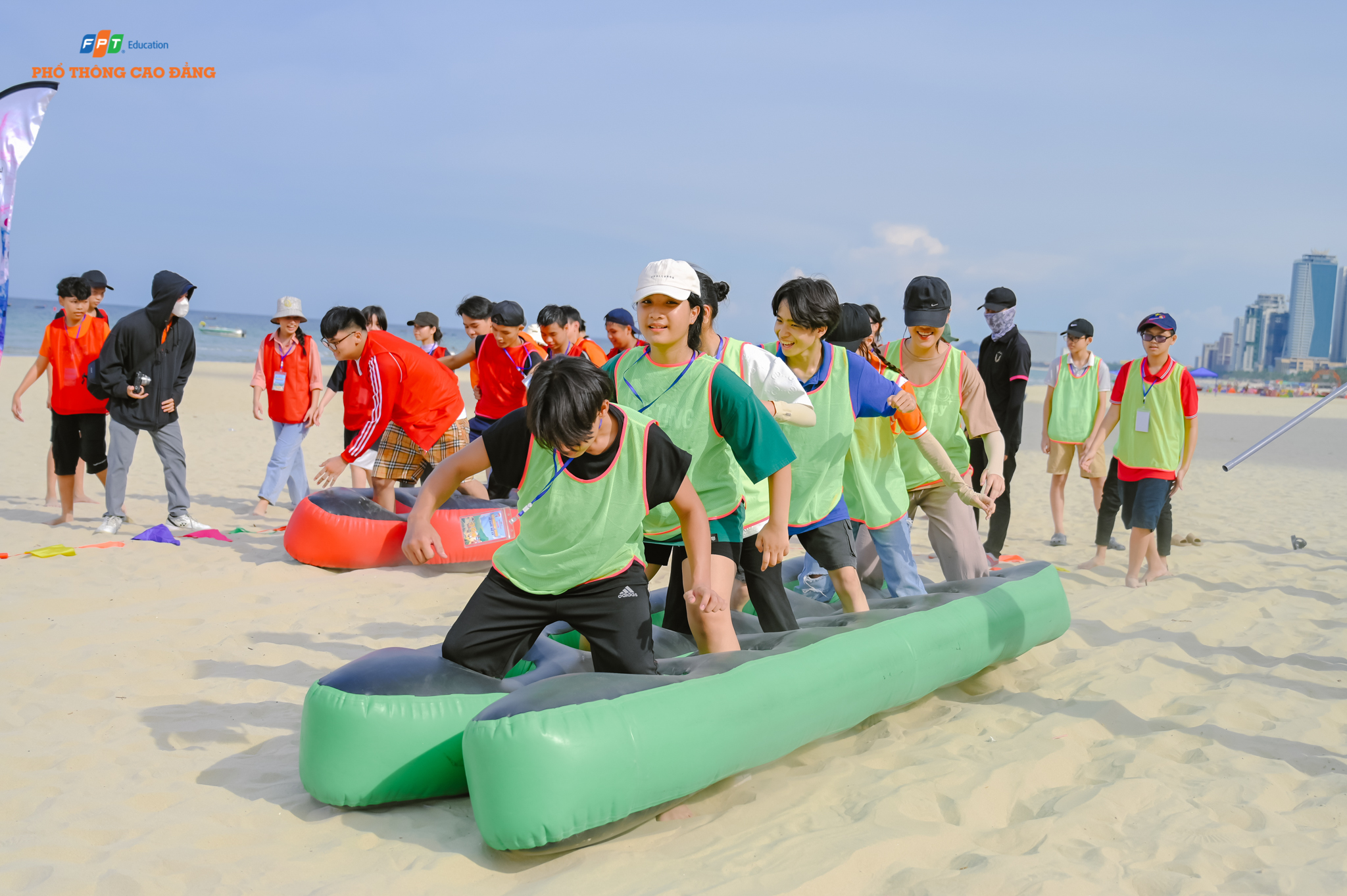 Tận hưởng không gian hè trẻ trung với “Wonder Bee” của Phổ thông Cao ...