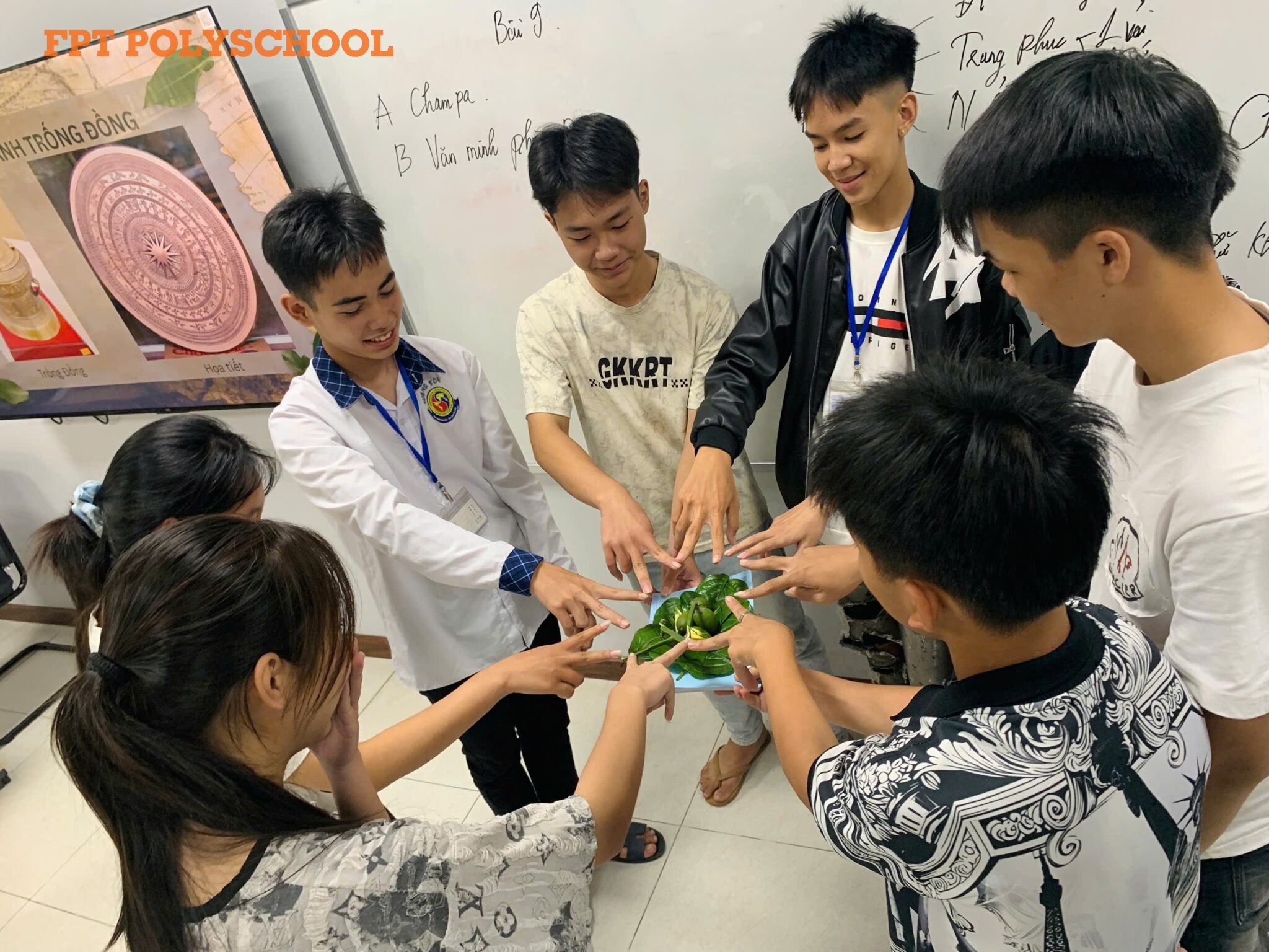 “KHI LỊCH SỬ BƯỚC RA TỪ TRANG SÁCH” - FPT PolySchool Thông Báo Tuyển ...