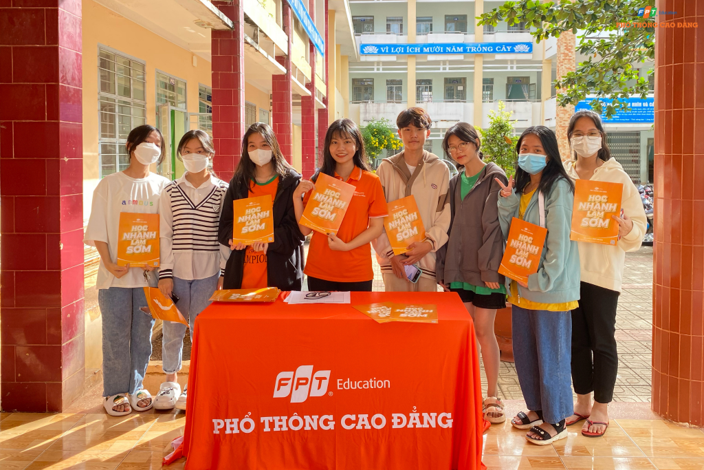 [Cơ sở Bình Phước] Tổ chức tư vấn, hướng nghiệp cho hơn 2000 phụ huynh ...