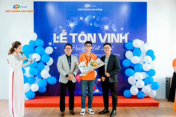 [Cơ sở Bình Định] Chú Ong chăm chỉ tại Phổ thông Cao đẳng - FPT ...