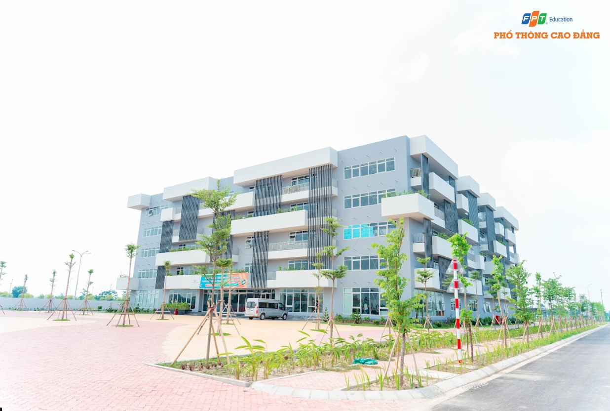 Liên Hệ - FPT PolySchool Thông Báo Tuyển Sinh 2025